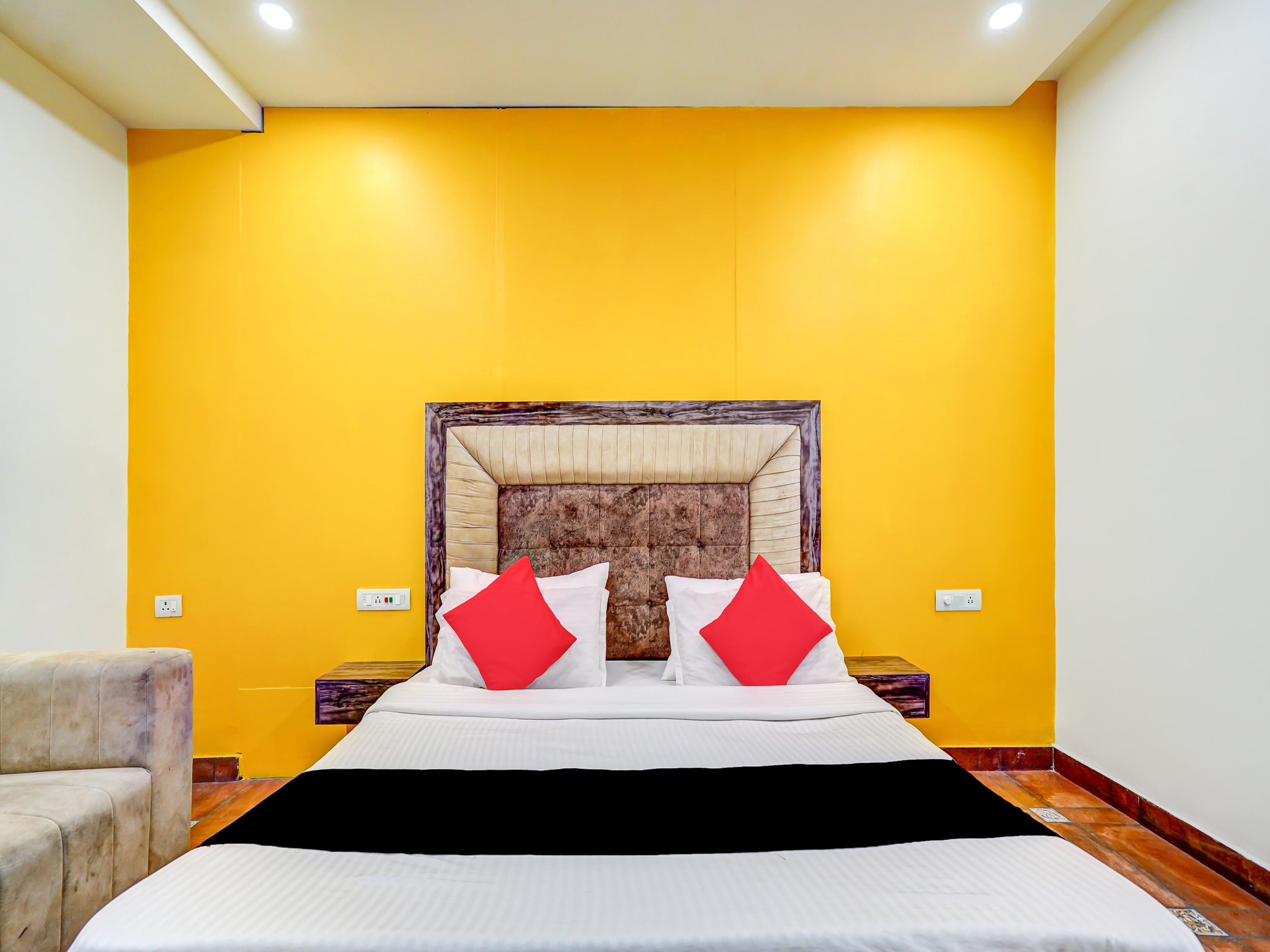 Hotel O Mannat Delhi - Reviews, Photos & Offer