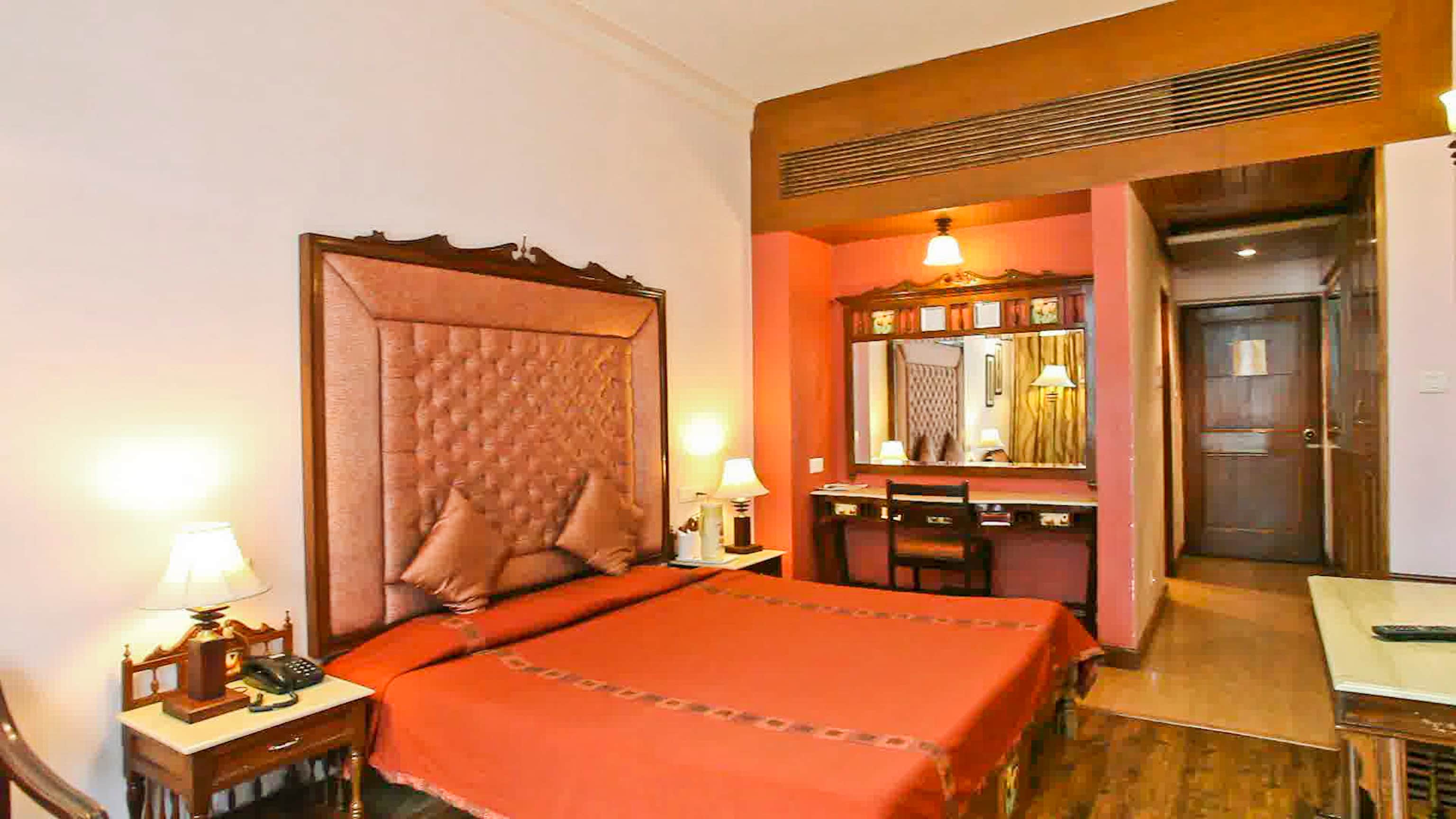 Rooms of Shingar Regency - Centrally Heated Comfort (5 minutes drive ...