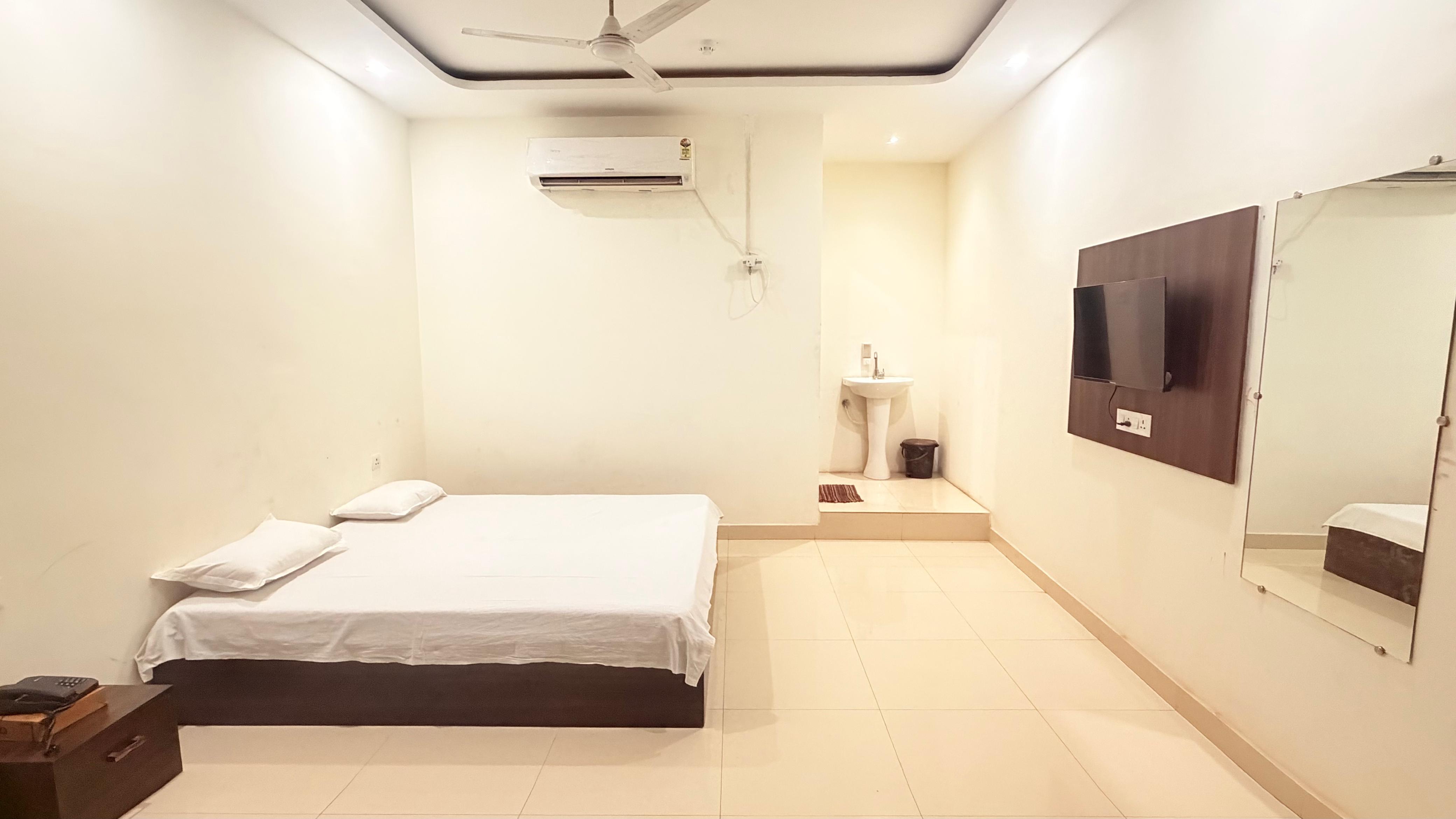 HOTEL ADITYA & BANQUETS Jaunpur - Reviews, Photos & Offer