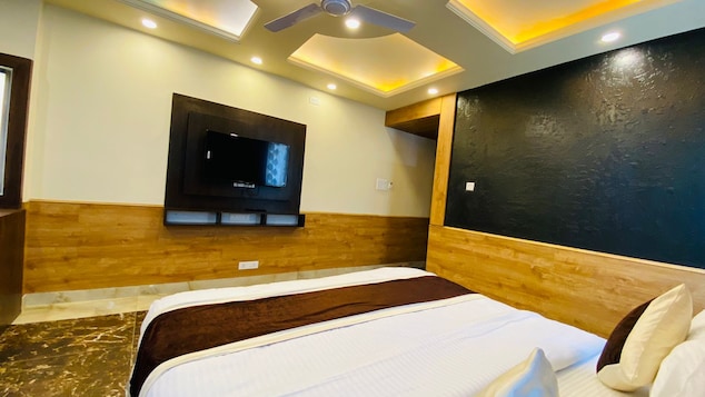 D Shamoon Hotel Srinagar - Reviews, Photos & Offer