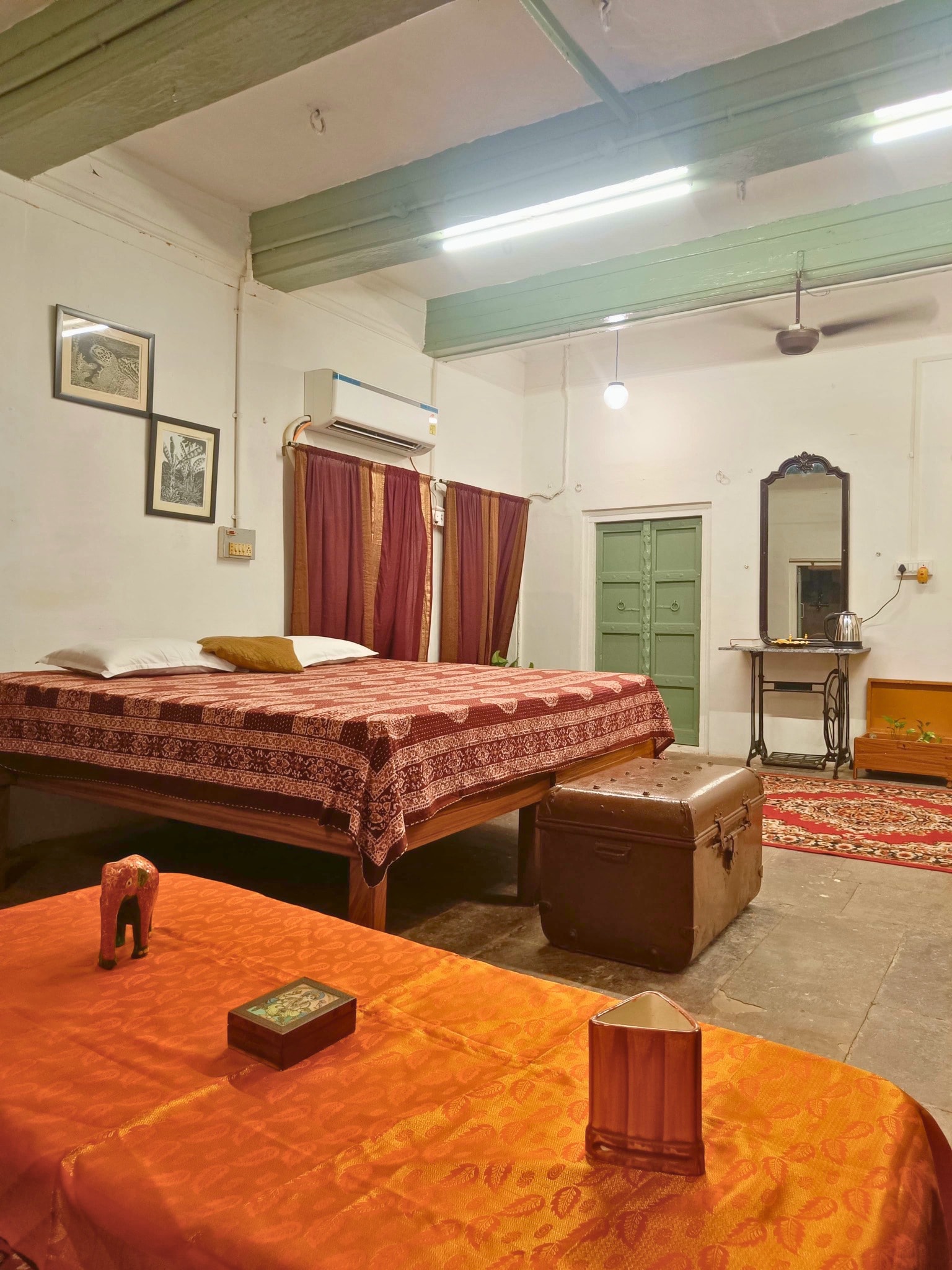 Vintage Home Near Ghats & Temple Homestay Varanasi | Book Hotel with Up ...