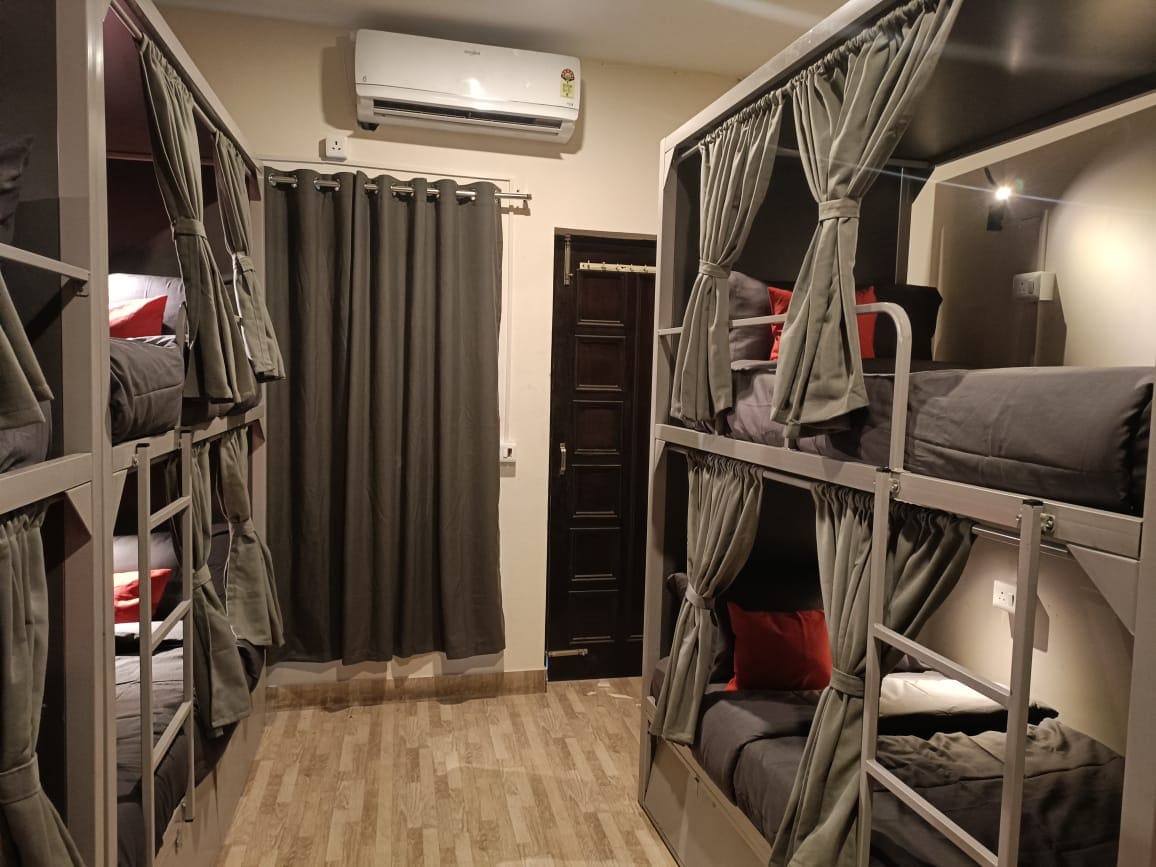 Loop Hostels Baani Square - Gurugram Gurgaon - Reviews, Photos & Offer
