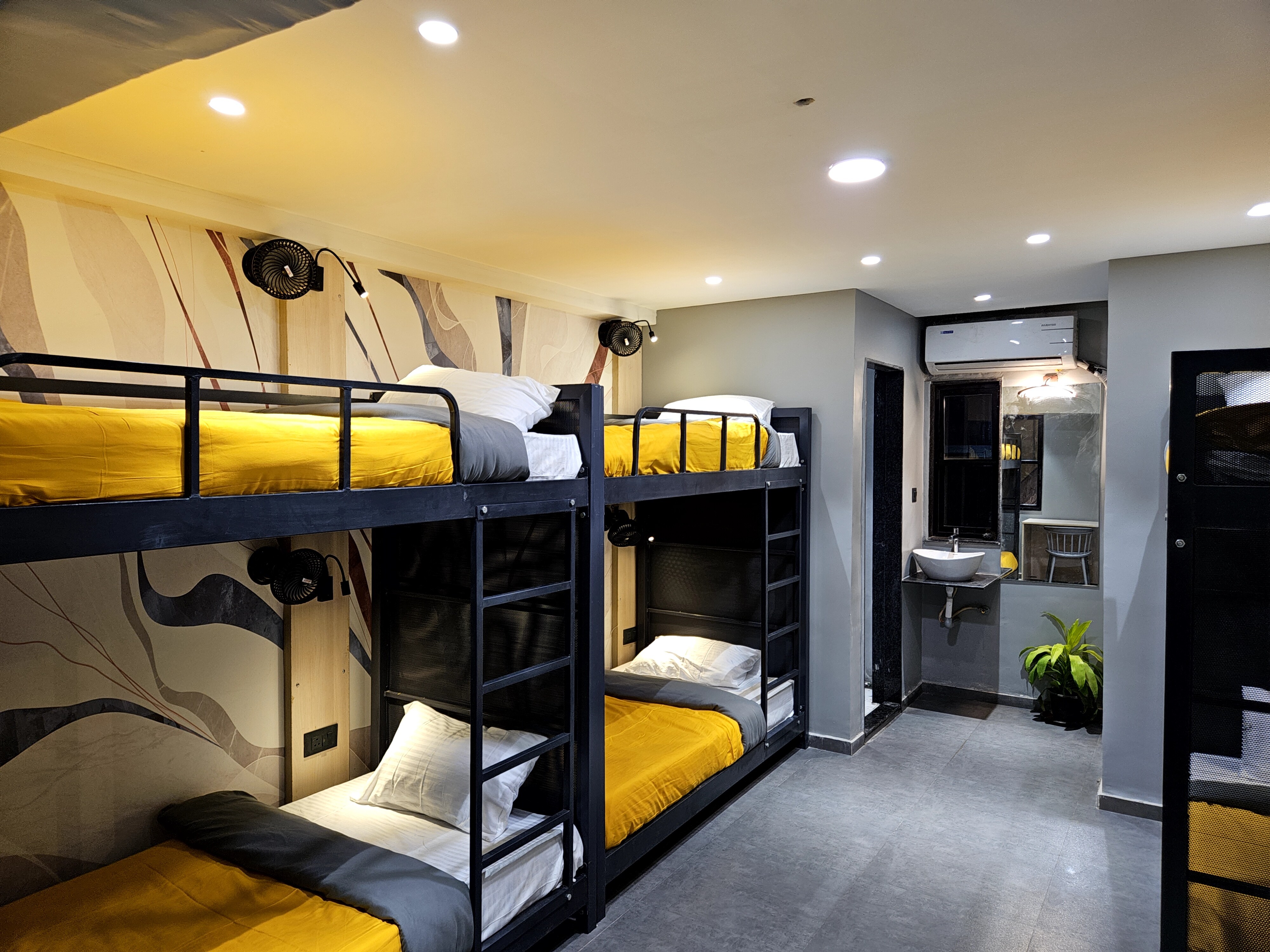 Coliwo Trois (Kharadi) Hostel Pune - Reviews, Photos & Offer