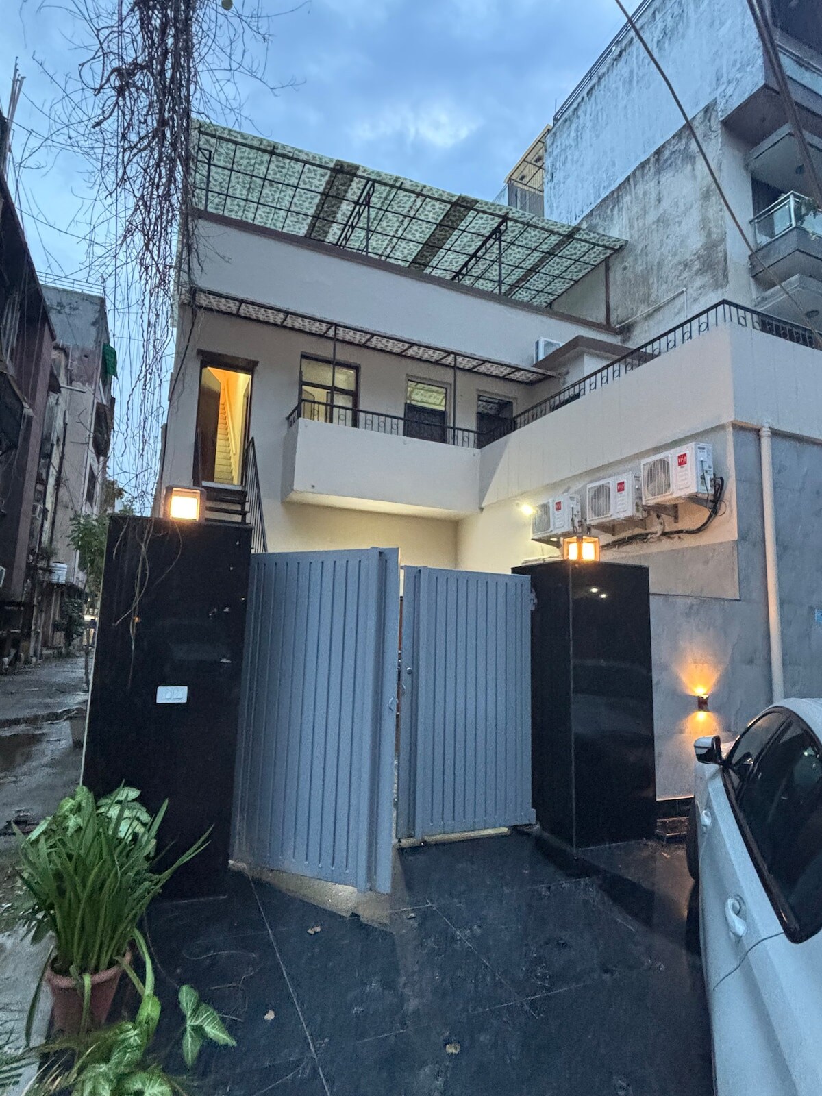 Trahes Lux Modern 4 BHK Near BLK Max Ganga Ram Apartment Delhi ...