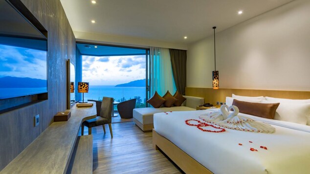 Crest Resort & Pool Villas Phuket Hotel Phuket - Reviews, Photos & Offer