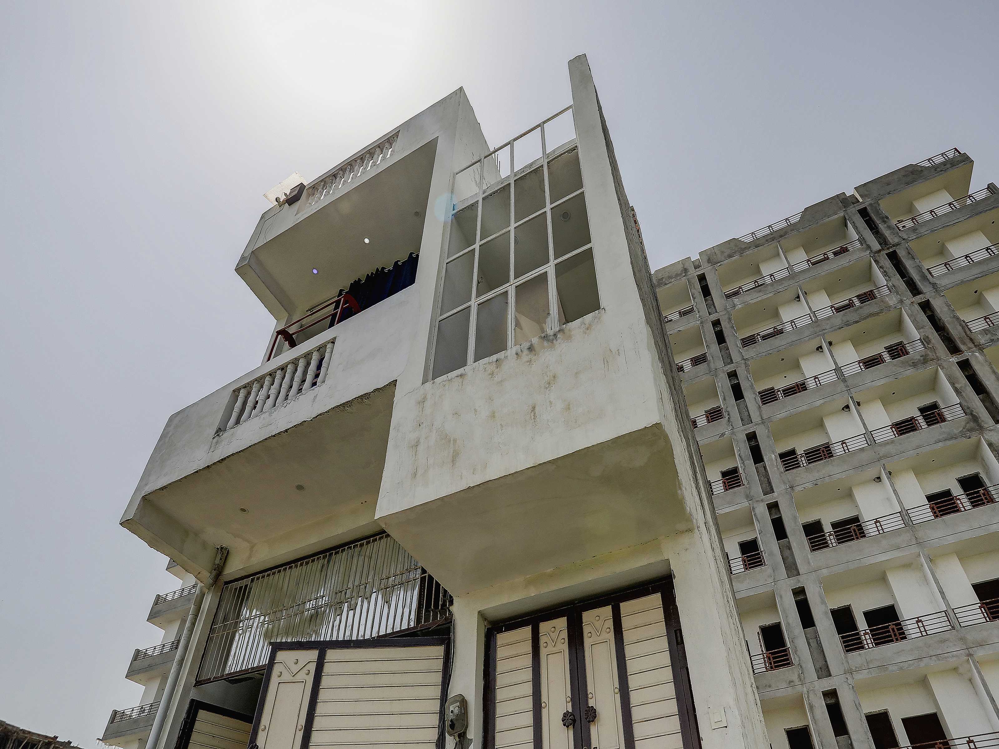 SPOT ON Golden Imperial Hotel Aligarh - Reviews, Photos & Offer