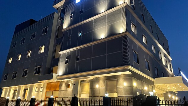 Neel Clarks Inn Express Hotel Agra - Reviews, Photos & Offer