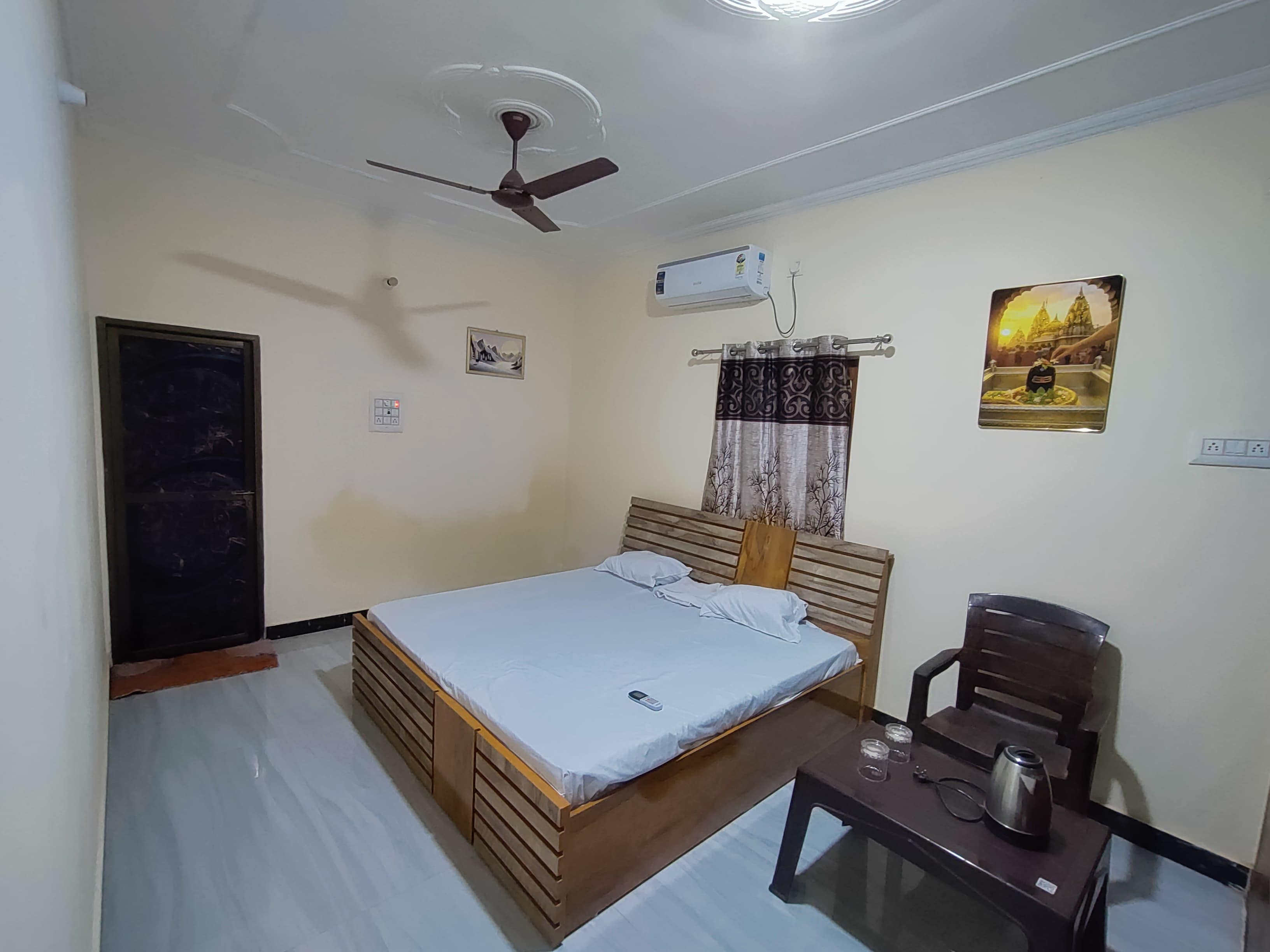 Photos of Srinath Homestay - Varanasi Hotel on Goibibo
