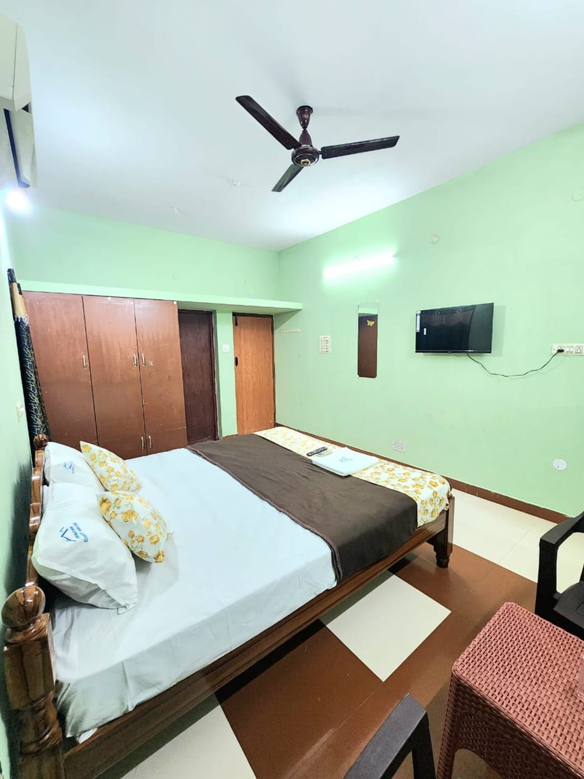 Pandiyan Guest House Madurai - Reviews, Photos & Offer