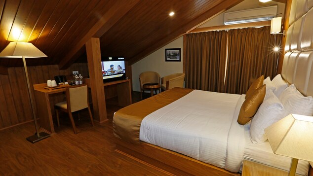 Clarks Inn Srinagar Hotel Srinagar - Reviews, Photos & Offer