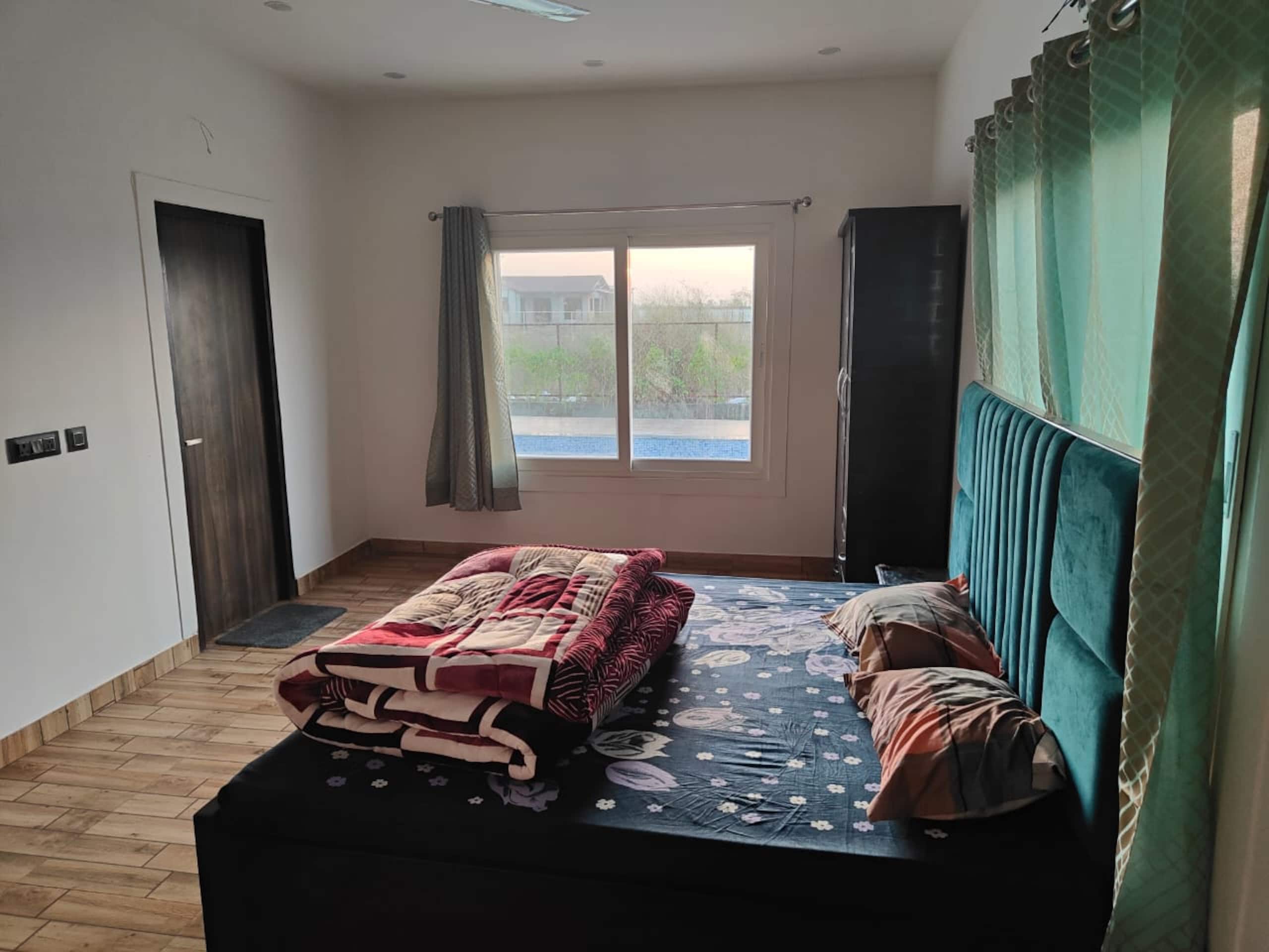 Spacious Farmhouse perfect for family getaway Farm House Noida | Book ...