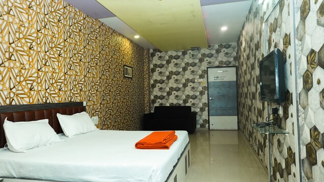 Hotel Triangle and Restaurant Hotel Palsana - Reviews, Photos & Offer