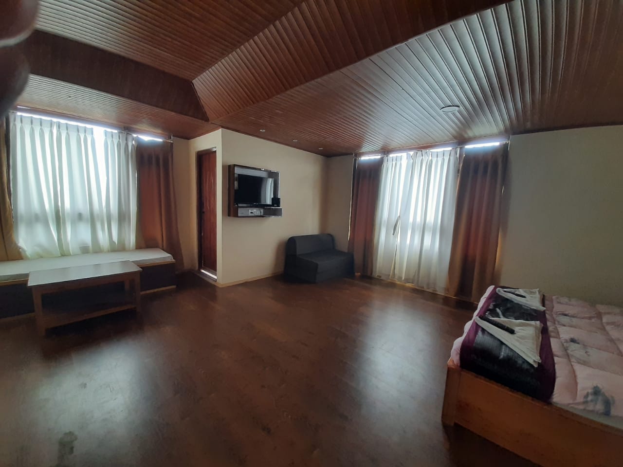 Pelling Crest Hotel Pelling - Reviews, Photos & Offer