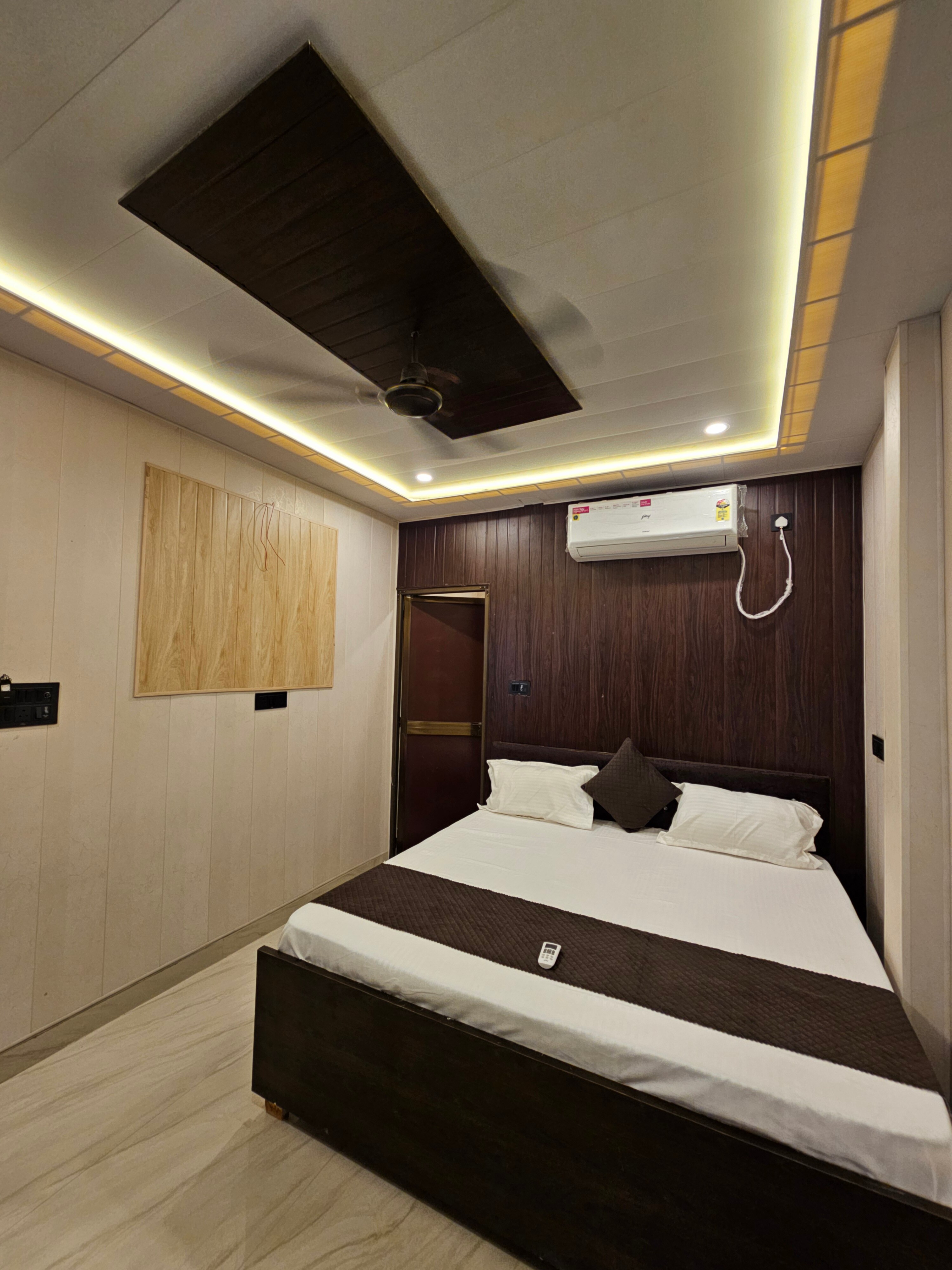 Chhaya Niketan Home Stay Homestay Ayodhya - Reviews, Photos & Offer