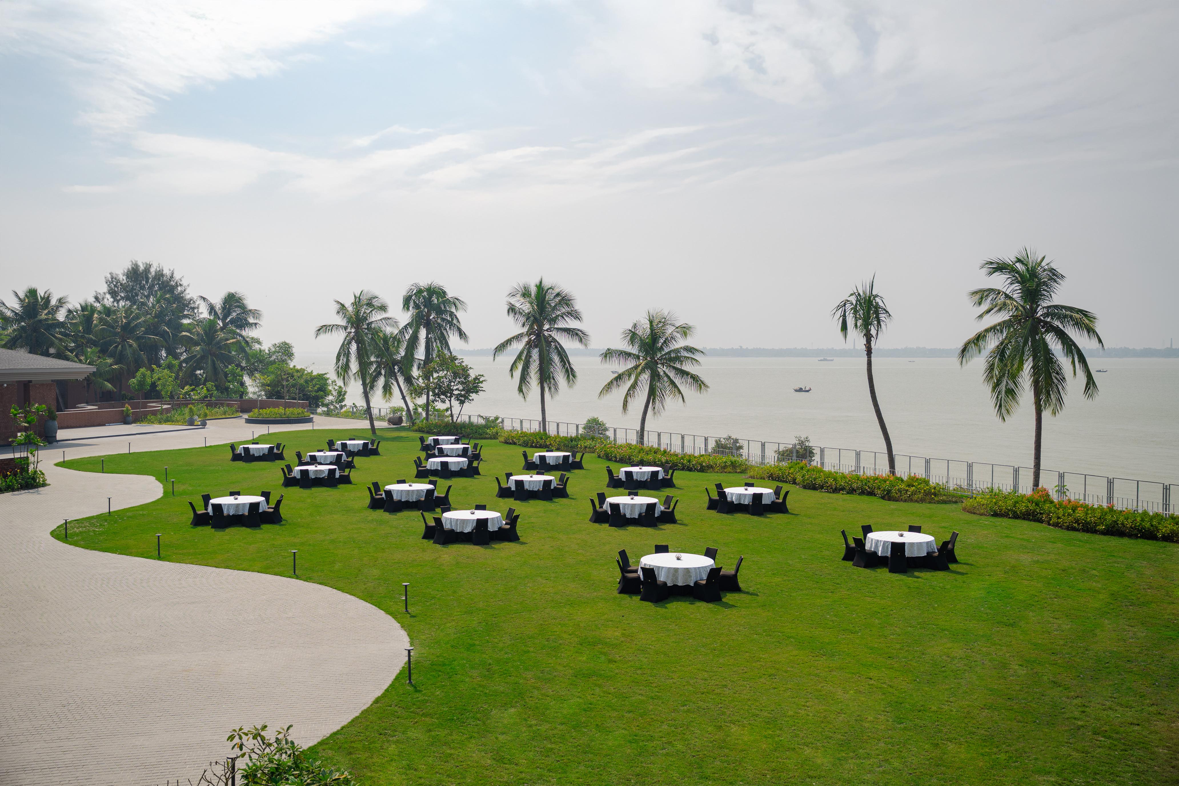Taj Ganga Kutir Resort & Spa, Raichak Diamond Harbour - Reviews, Photos ...