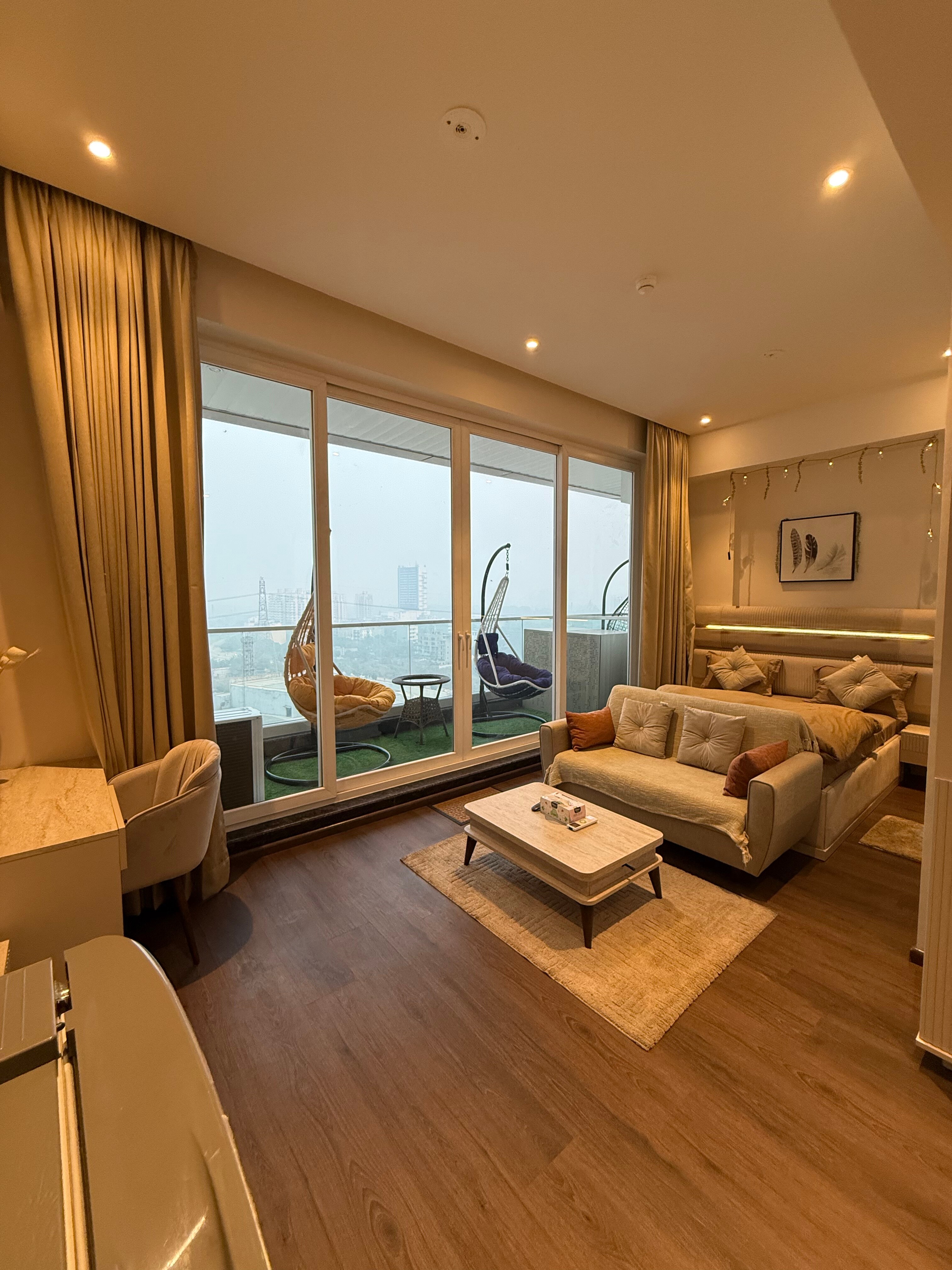 Sundowner Hive Luxury Studios Key Garden Patio Apart-hotel Gurgaon ...