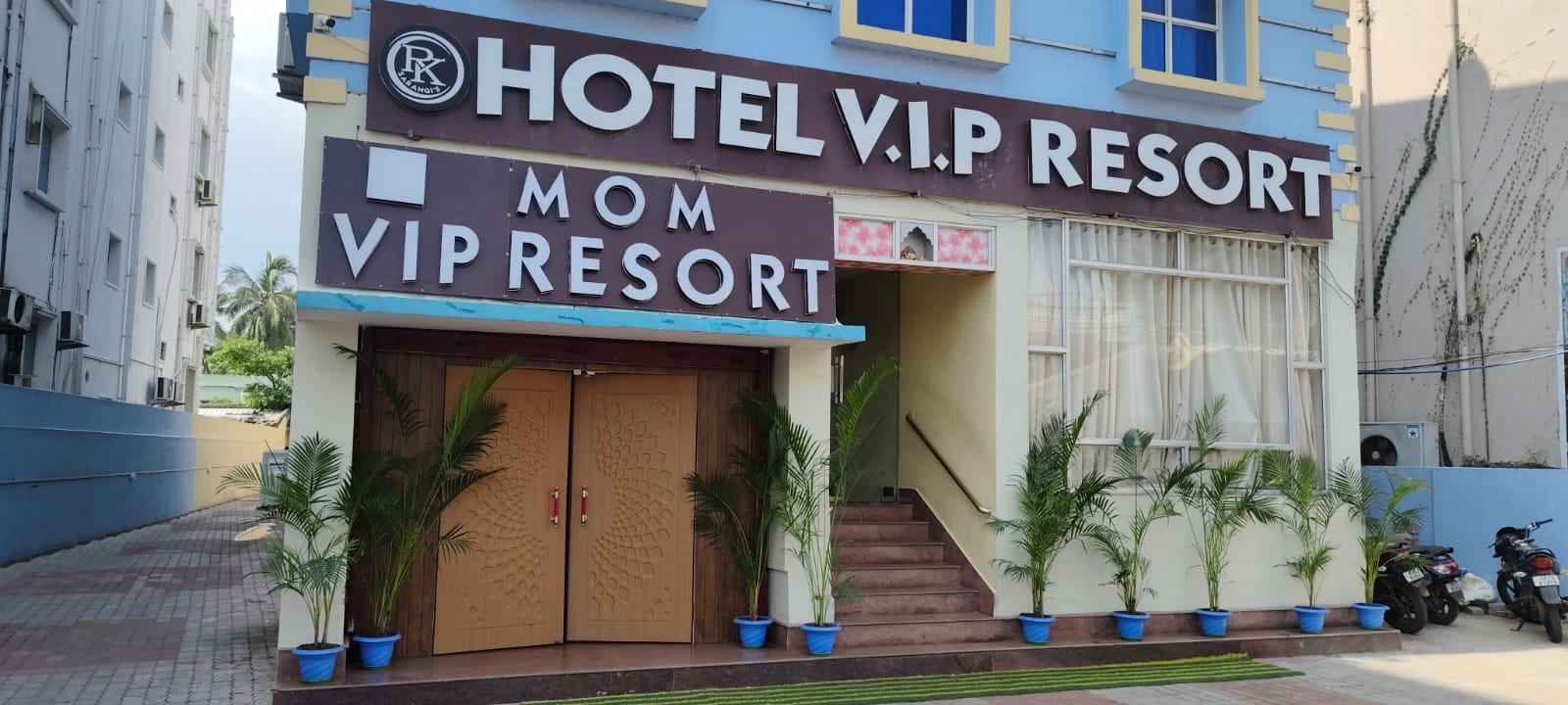 MOM VIP RESORT,500 meters From Blue Flag Beach Hotel Puri - Reviews ...