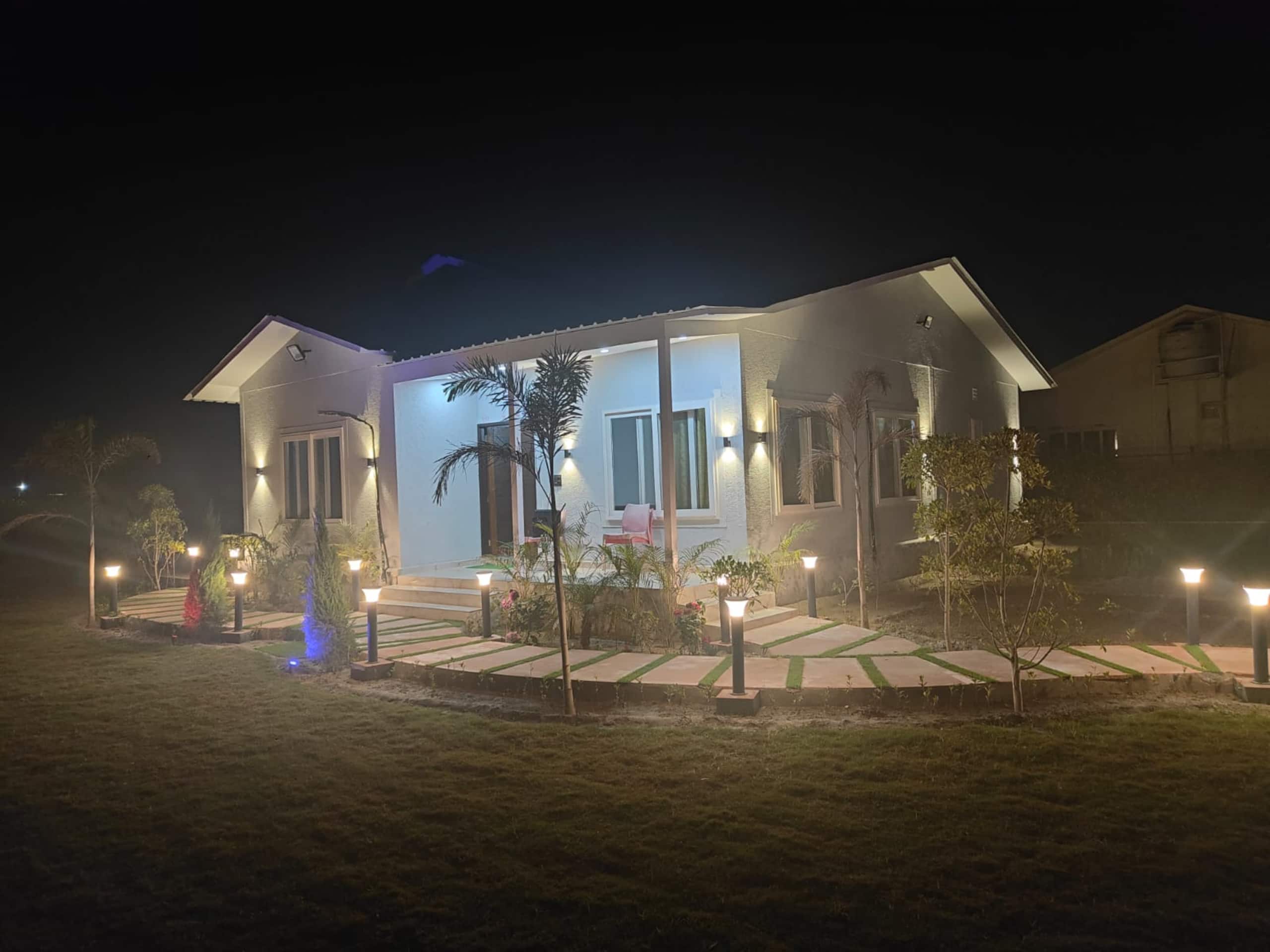 Spacious Farmhouse perfect for family getaway Farm House Noida | Book ...