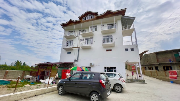Pandith Exotics Hotel and Restaurant Hotel Gulmarg - Reviews, Photos ...