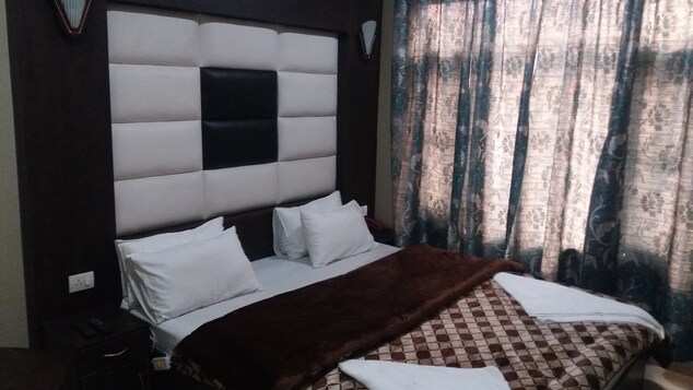 Hotel Samar Hotel Srinagar - Reviews, Photos & Offer