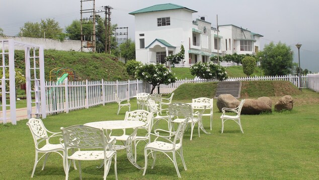 Treeoise Resort (A Unit of Sunder Kakkar Hotel) Hotel Baddi - Reviews ...