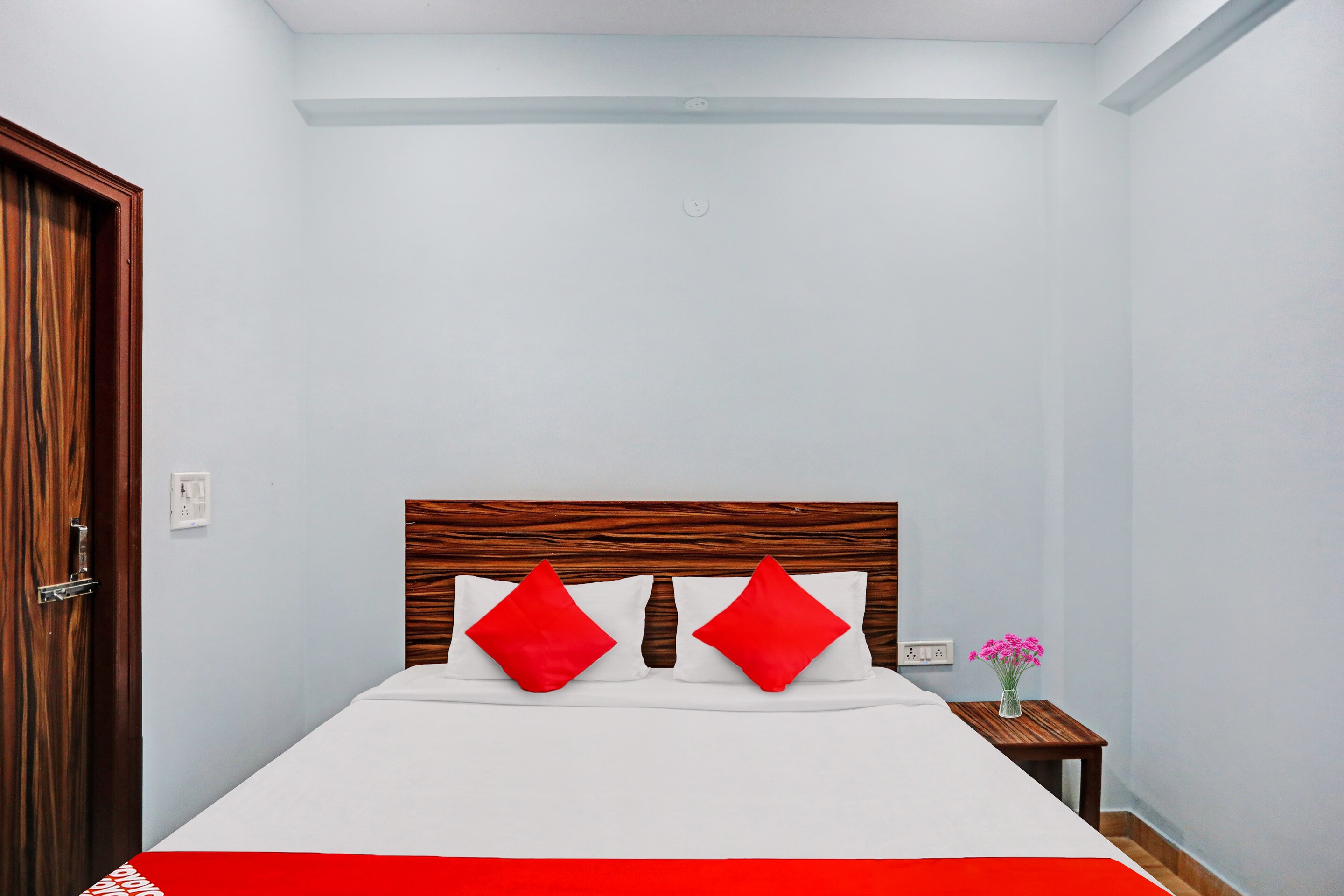 Hotel O by OYO Surya Gold Guest House Delhi - Reviews, Photos & Offer